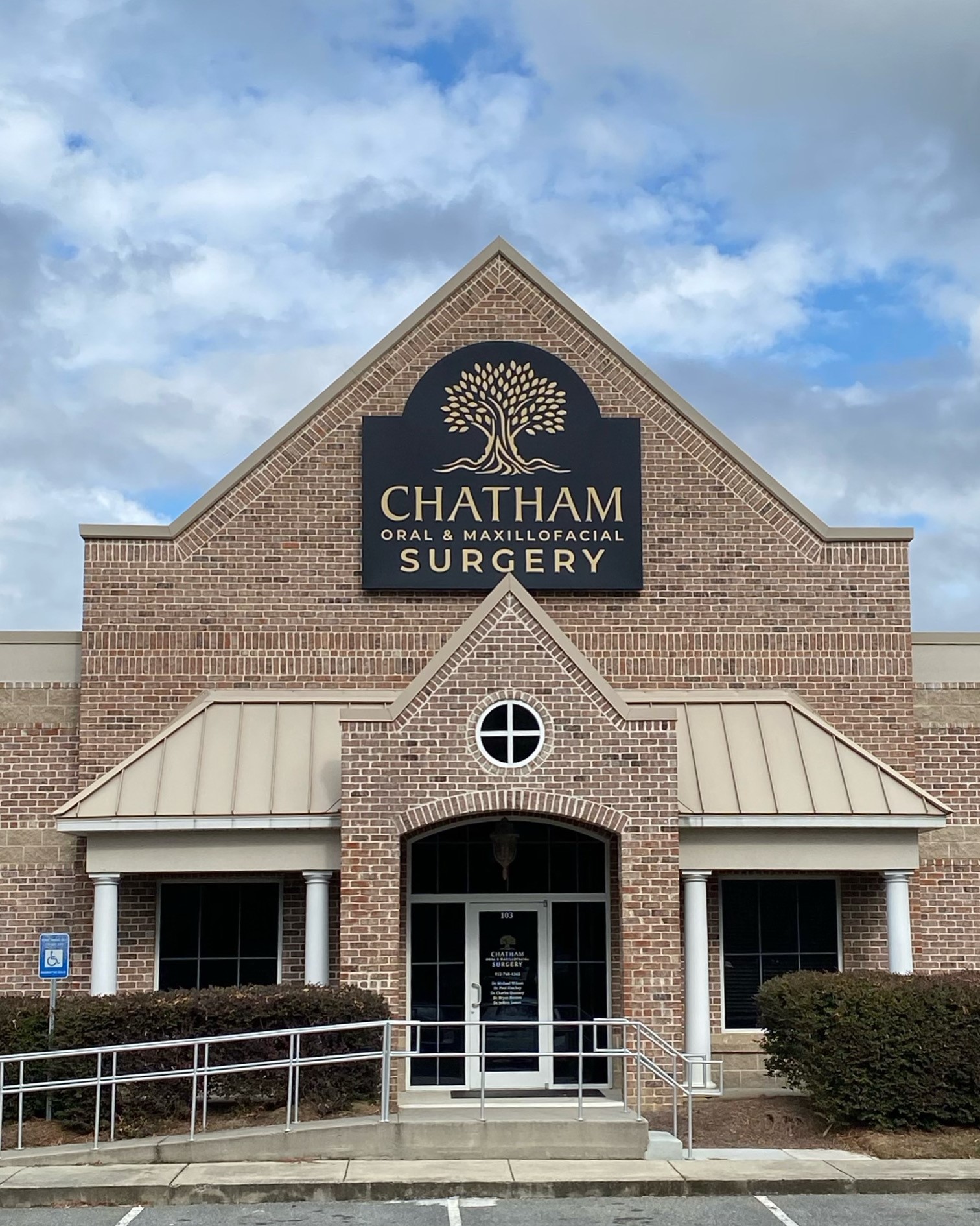 Oral Surgeon | Oral Surgery | Dental Implants | Pooler GA 31322